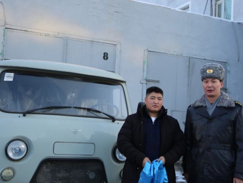 Эрдэнэсант сумын эрүүл мэндийн төвд шуурхай албаны автомашиныг
